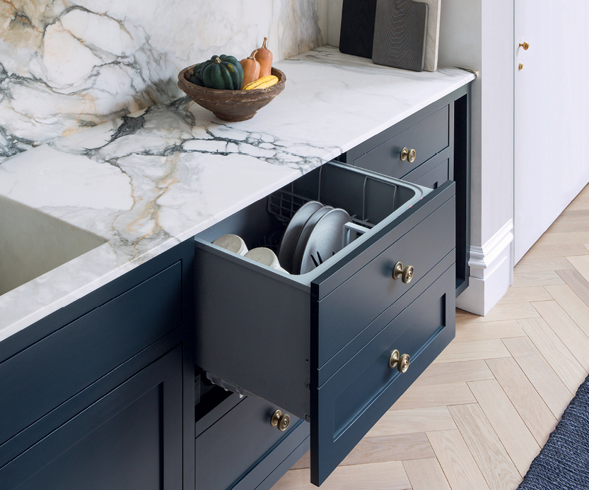 The swoon-worthy kitchen in this New York townhouse is a study in ...