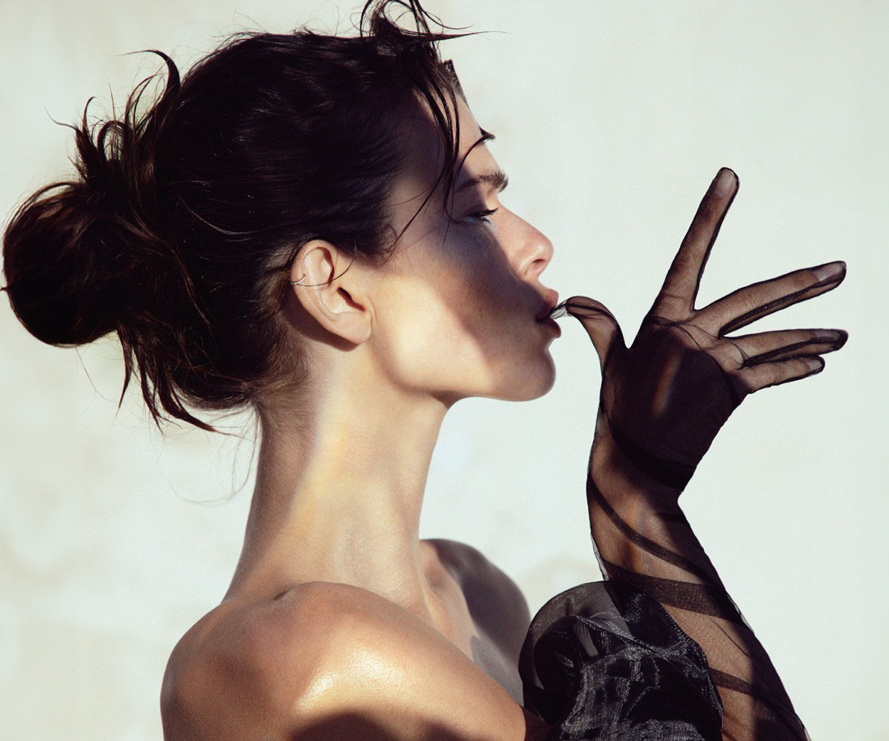 Three ways to change your profile and achieve a sharp jawline